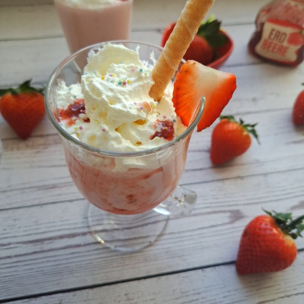 Strawberry Milkshake - Sumi´s culinary notes